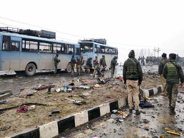 CRPF के काफिले पर आतंकी हमला, 40 जवान शहीद - Pehchan Express : Pehchan ...